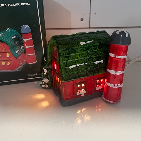 Holiday | Vintage Pacific Rim Light Up Ceramic Red Barn With Silo In ...